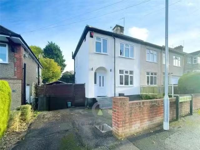 3 bedroom Semi Detached House to rent, West Valley Road, Hemel.
