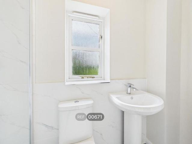 3 bedroom semi detached house to rent