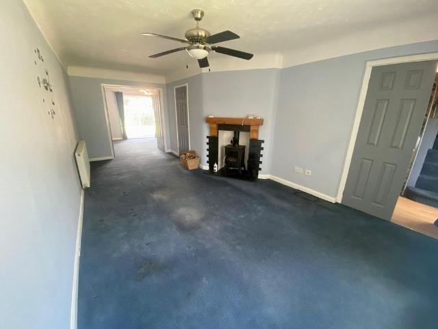 3 bedroom semi detached house to rent
