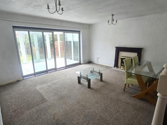 3 bedroom semi detached house to rent
