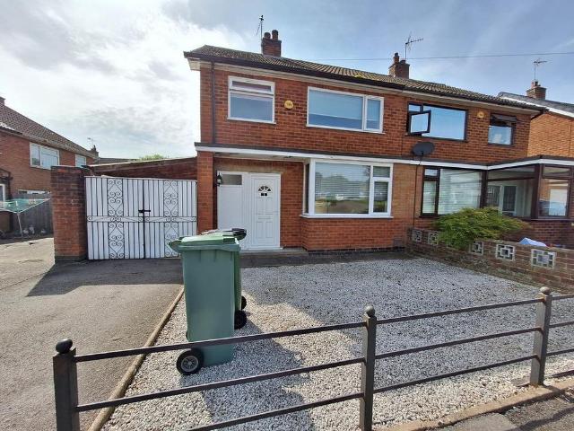 3 bedroom semi detached house to rent