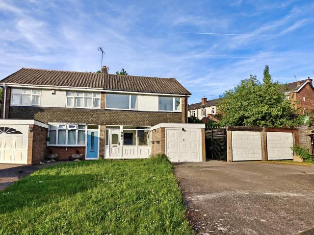 3 bedroom semi detached house to rent