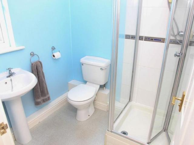 3 bedroom semi detached house to rent