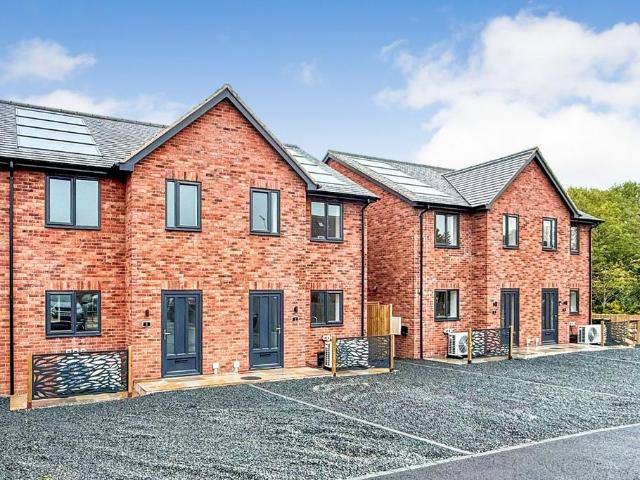 3 bedroom semi detached house to rent