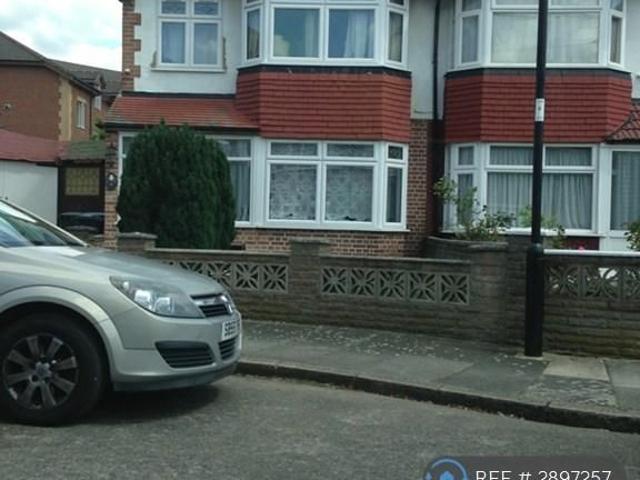 3 bedroom semi detached house to rent