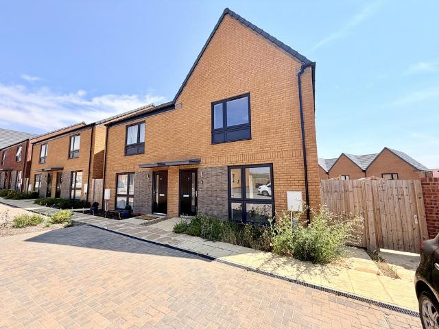 3 bedroom semi detached house to rent
