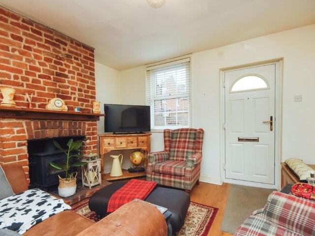3 bedroom semi detached house to rent
