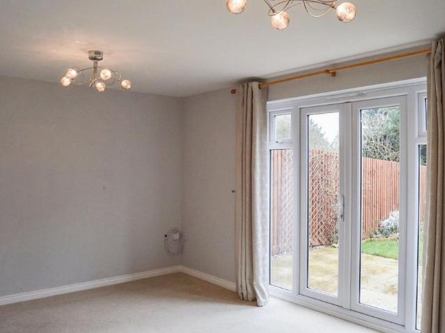 3 bedroom semi detached house to rent