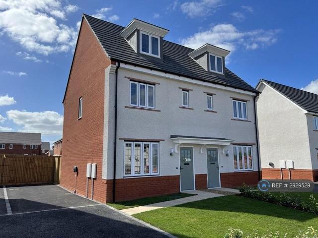 3 bedroom semi detached house to rent