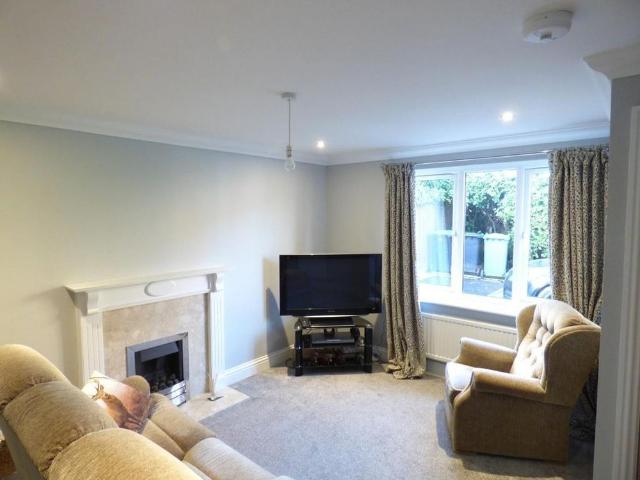 3 bedroom semi detached house to rent