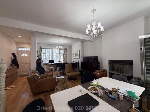 3 bedroom semi detached house to rent