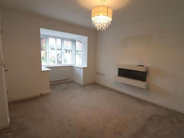 3 bedroom semi detached house to rent