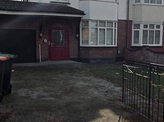 3 bedroom semi detached house to rent
