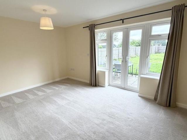 3 bedroom semi detached house to rent