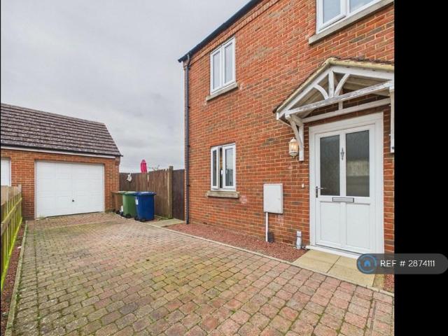 3 bedroom semi detached house to rent