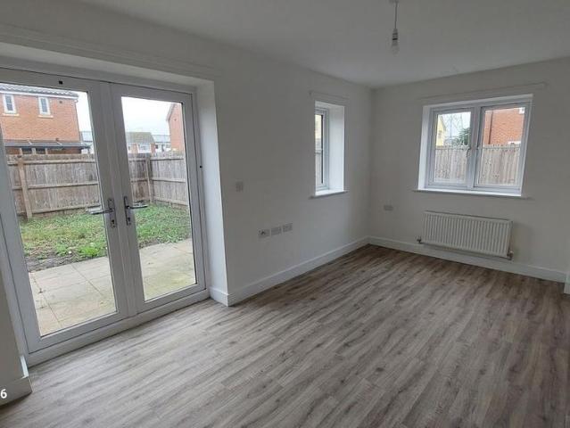 3 bedroom semi detached house to rent