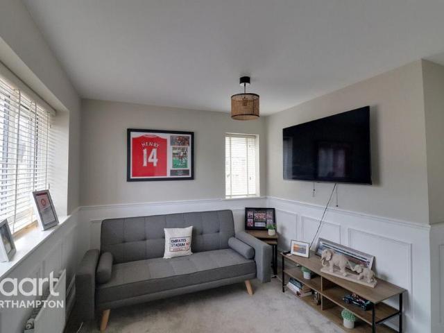 3 bedroom semi detached house to rent