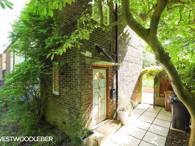 3 bedroom semi detached house to rent