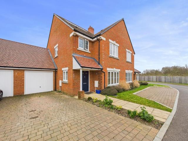 3 bedroom semi detached house to rent