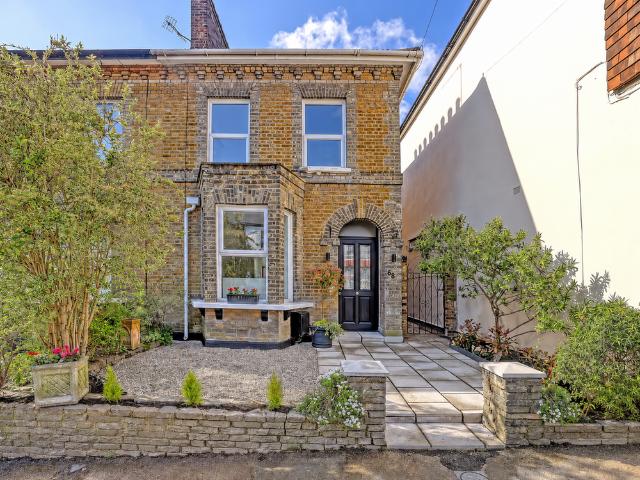 3 bedroom semi detached house to rent