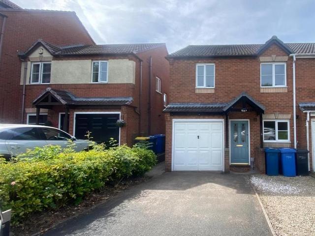 3 bedroom semi detached house to rent