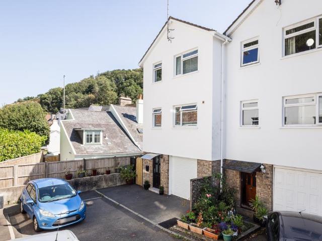 3 bedroom semi detached house to rent
