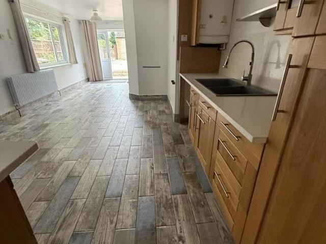 3 bedroom semi detached house to rent