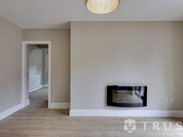 3 bedroom semi detached house to rent