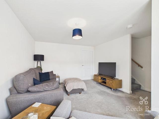 3 bedroom semi detached house to rent