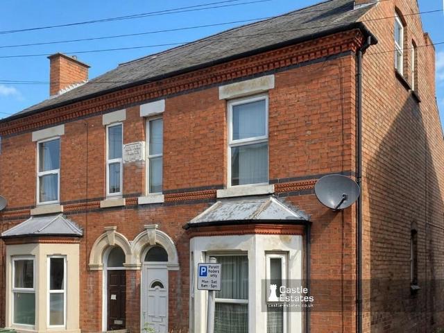 3 bedroom semi detached house to rent