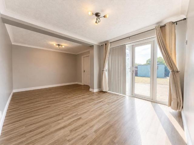 3 bedroom semi detached house to rent