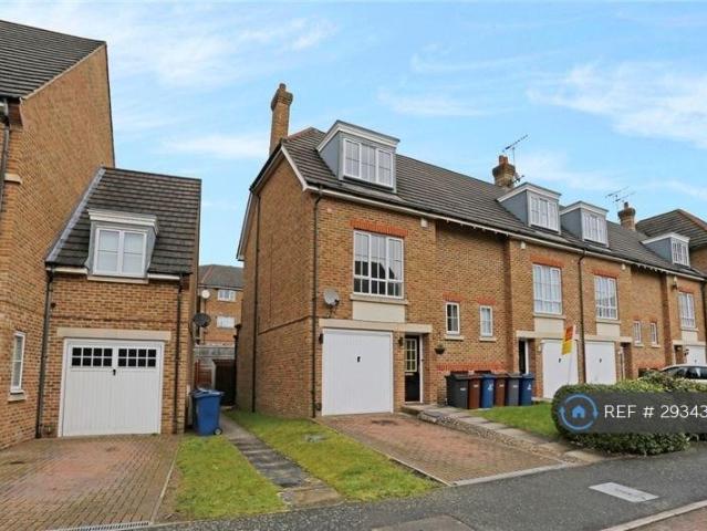 3 bedroom semi detached house to rent