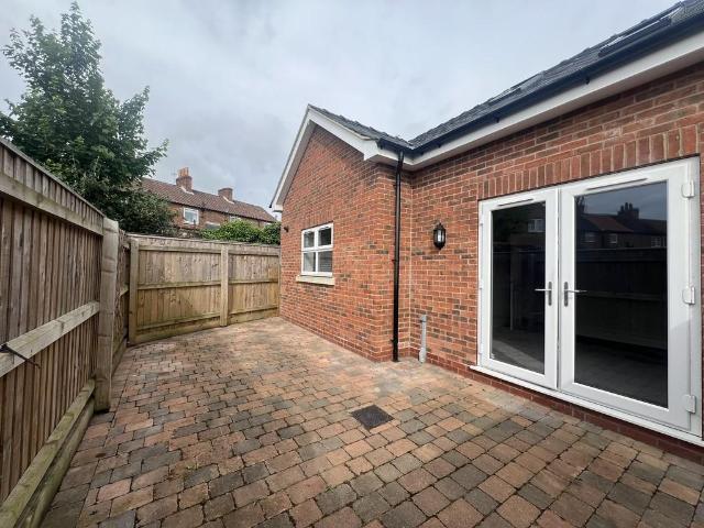 3 bedroom semi detached house to rent
