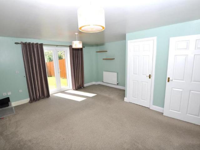 3 bedroom semi detached house to rent