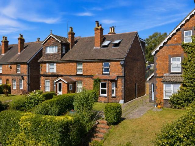 3 bedroom semi detached house to rent