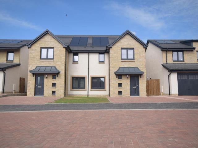 3 bedroom semi detached house to rent