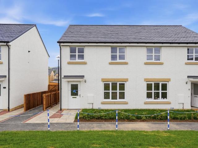 3 bedroom semi detached house to rent