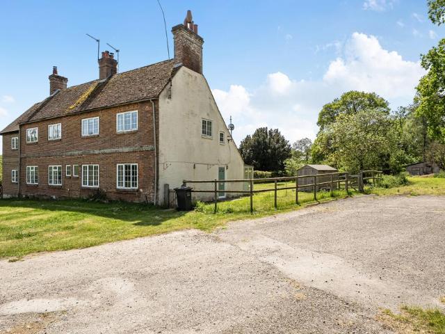 3 bedroom semi detached house to rent