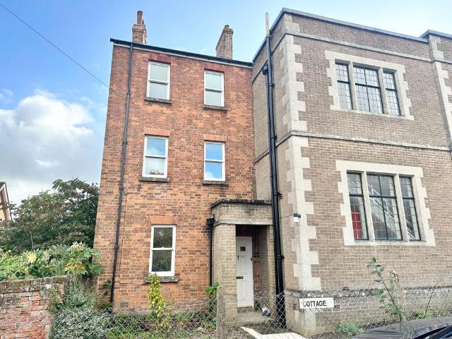 3 bedroom semi detached house to rent