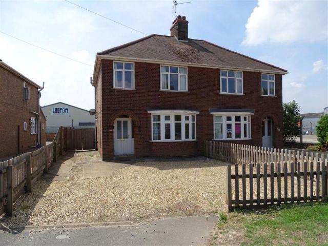 3 bedroom semi detached house to rent
