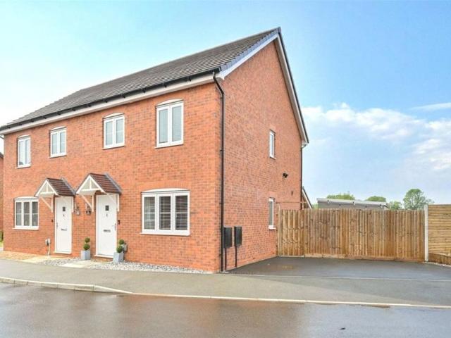 3 bedroom semi detached house to rent