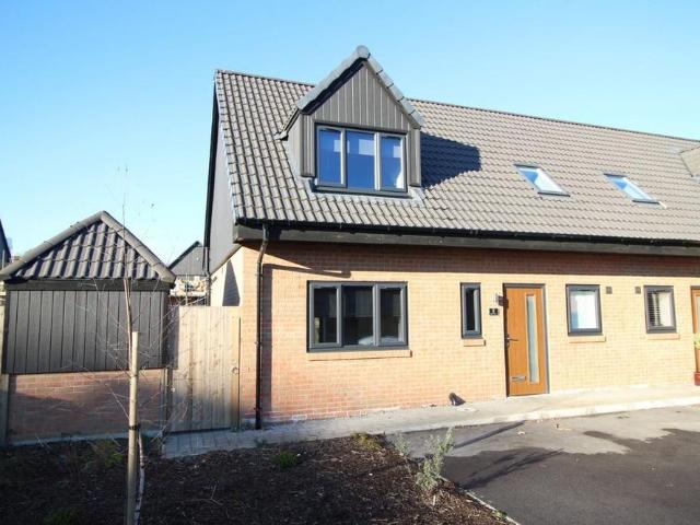3 bedroom semi detached house to rent