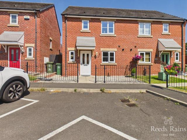 3 bedroom semi detached house to rent