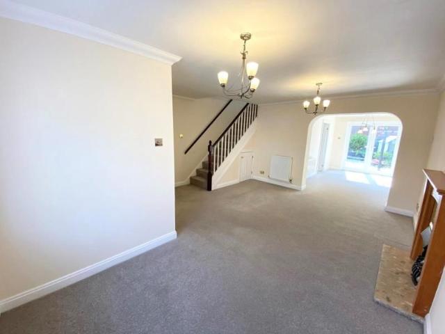 3 bedroom semi detached house to rent