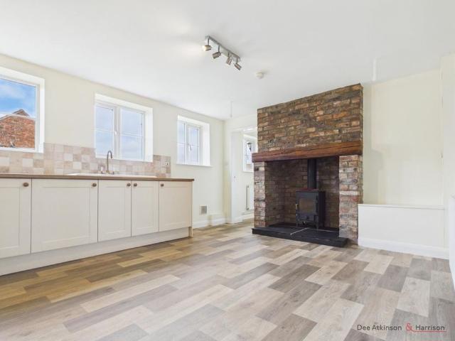 3 bedroom semi detached house to rent