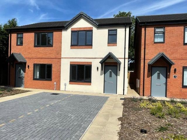3 bedroom semi detached house to rent
