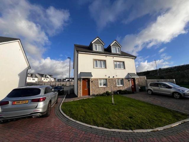 3 bedroom semi detached house to rent