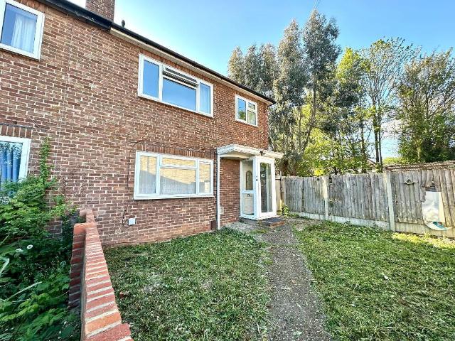 3 bedroom semi detached house to rent