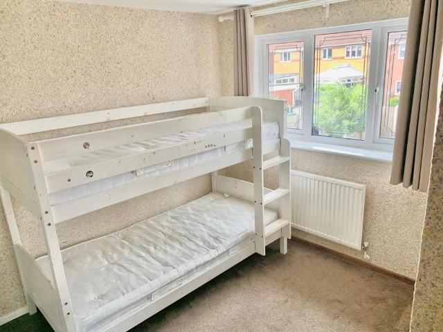 3 bedroom semi detached house to rent