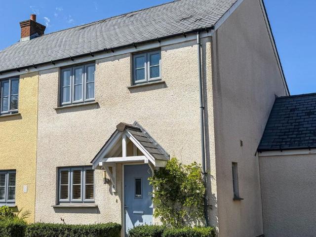 3 bedroom semi detached house to rent